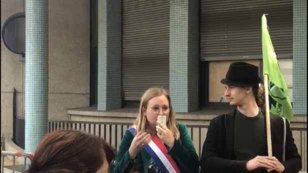 [SATIRE A VUE] L'élue LFI raconte son enfance traumatisée par Jean ...