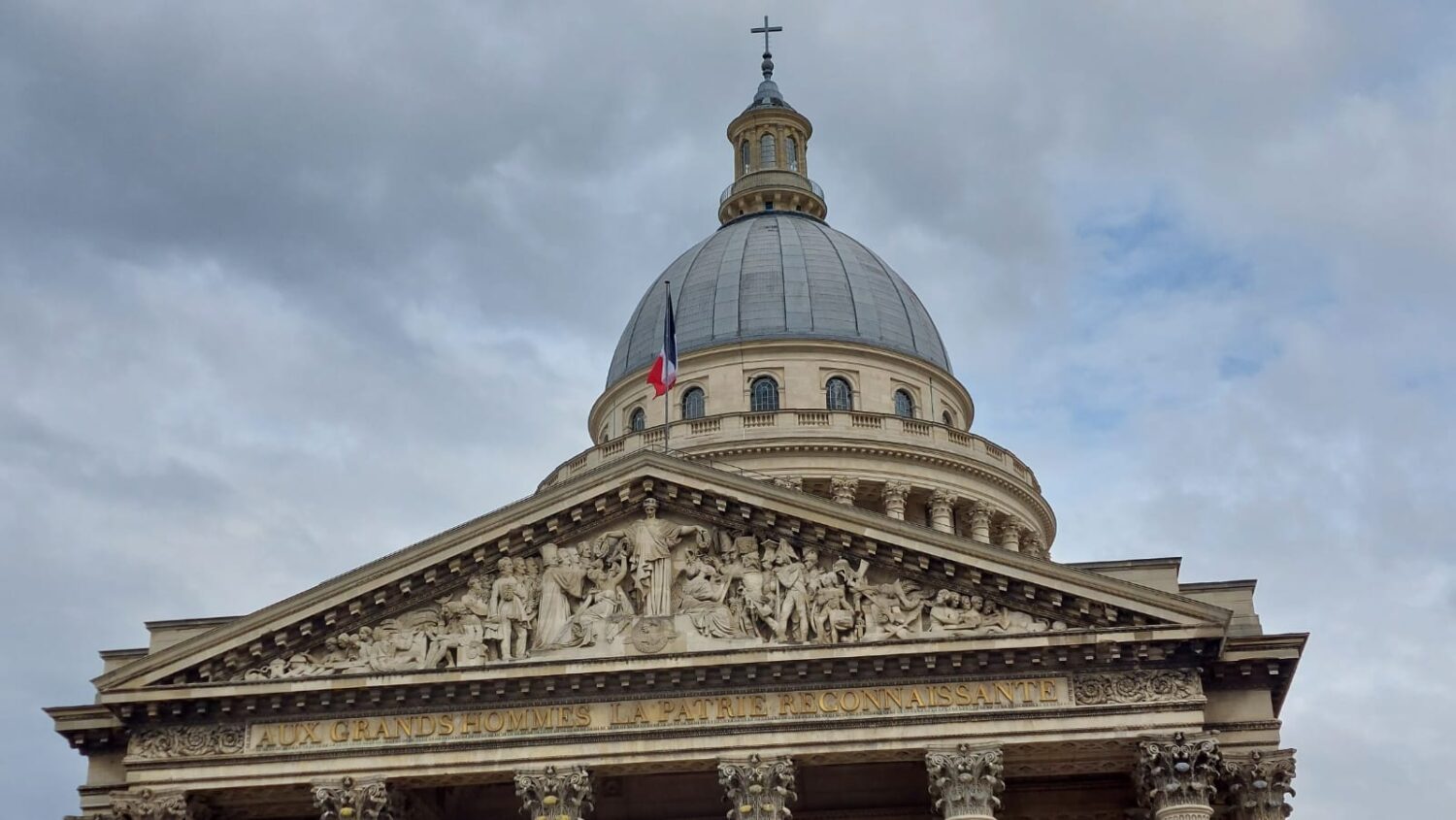 Dégenrer le Panthéon : la proposition woke d’Élisabeth Borne ...