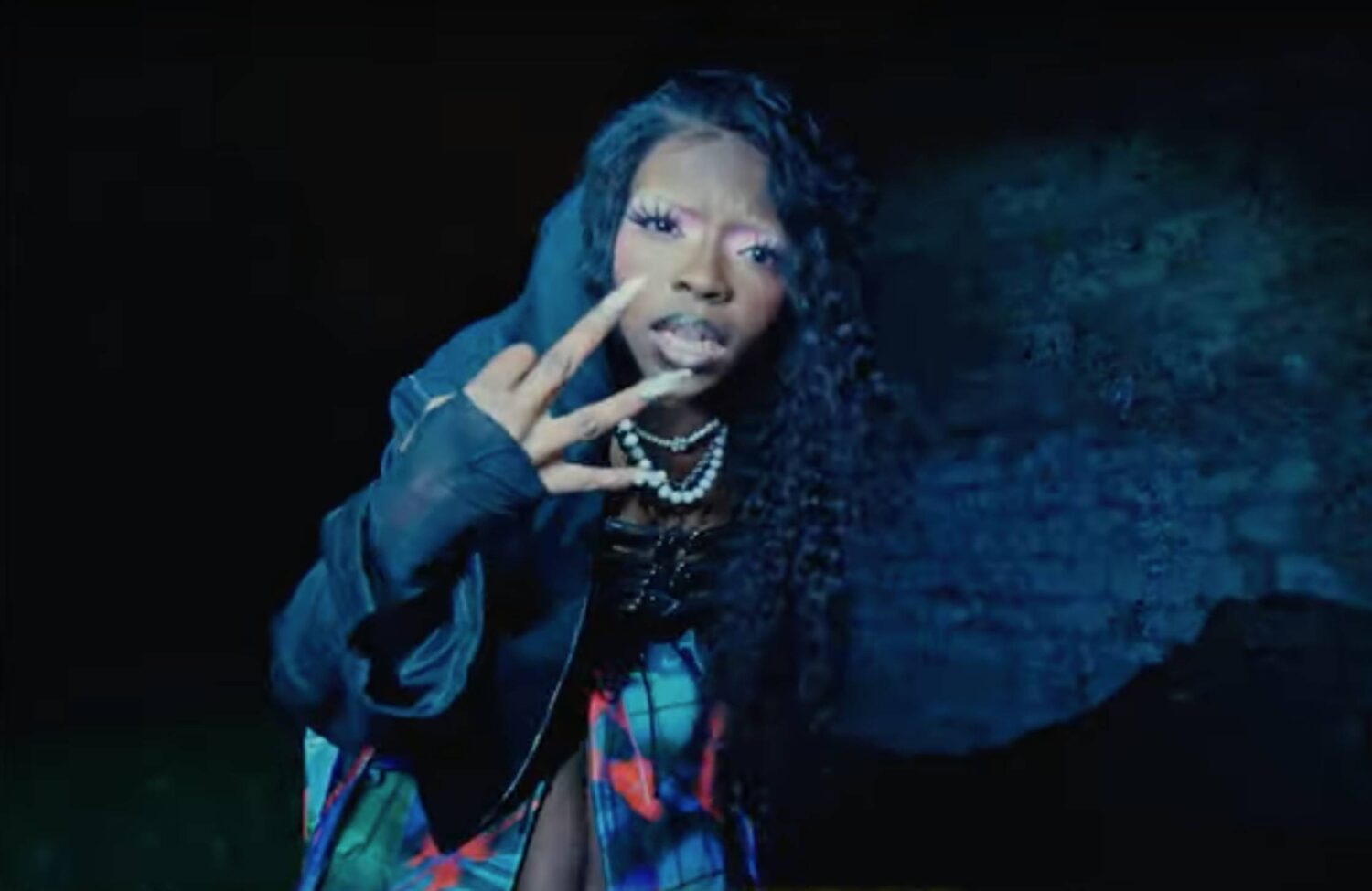 Théodora, rappeuse et croyante, refuse de se produire dans une église à ...